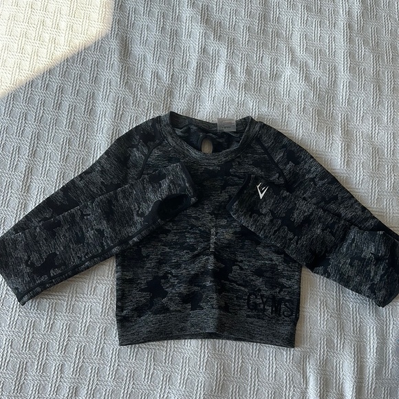 Gymshark | Tops | Gymshark Longsleeve Crop Top Black And Gray Camo ...